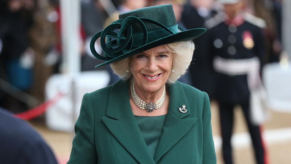 Royaler Dresscode: An diese Styling Regeln müssen sich Königin Camilla ...
