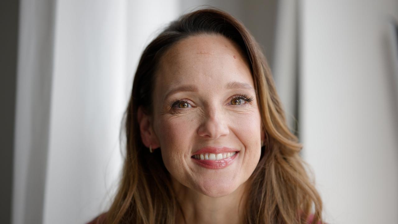 "Ich war überall schwanger" Carolin Kebekus: Neues Buch über ihr Baby ...