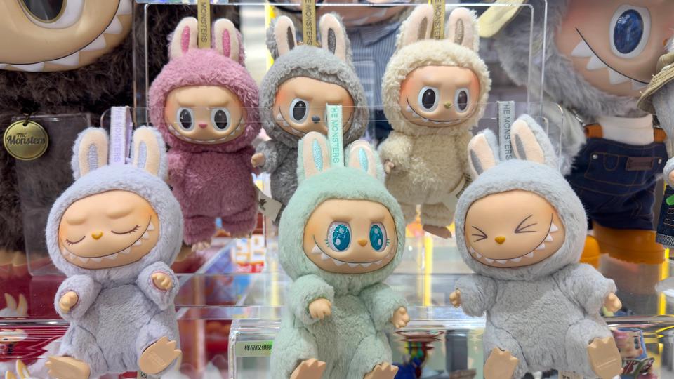 Labubus - Darum ist der Hype um sie auf TikTok und Instagram so groß | brisant.de