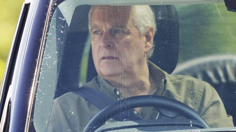 Prinz Andrew durch Buch von Epstein Opfer Virgina Giuffre schwer ...