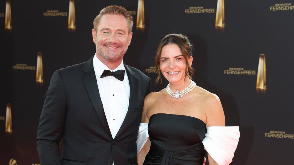 Sasha hat keinen Führerschein deswegen fährt er Kind mit Golfcart zu ...