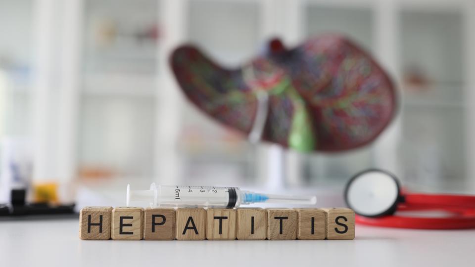 Krankheit Hepatitis - Symptome, Impfung & Übertragung - das sollten Sie ...