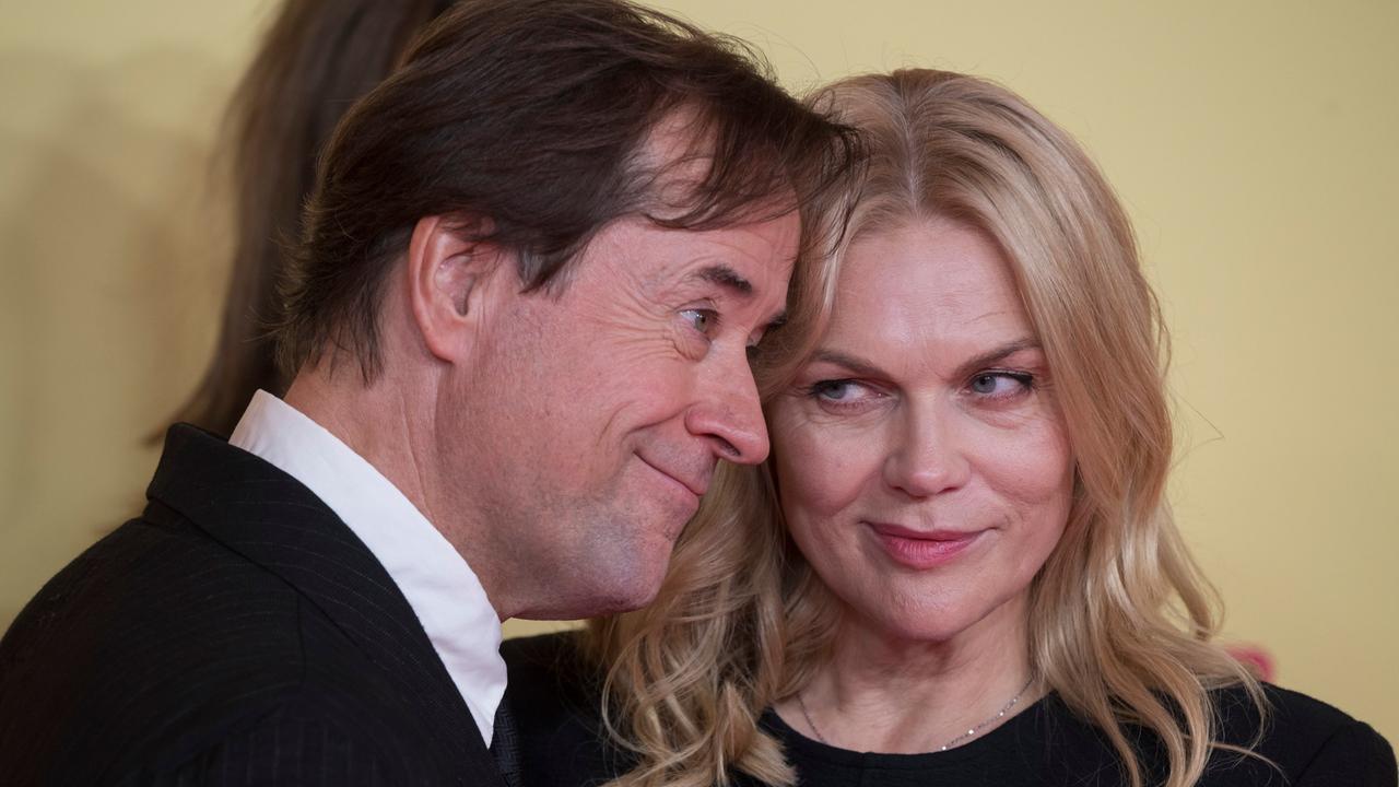 Jan Josef Liefers und Anna Loos beenden Streit nackt im Bett | brisant.de