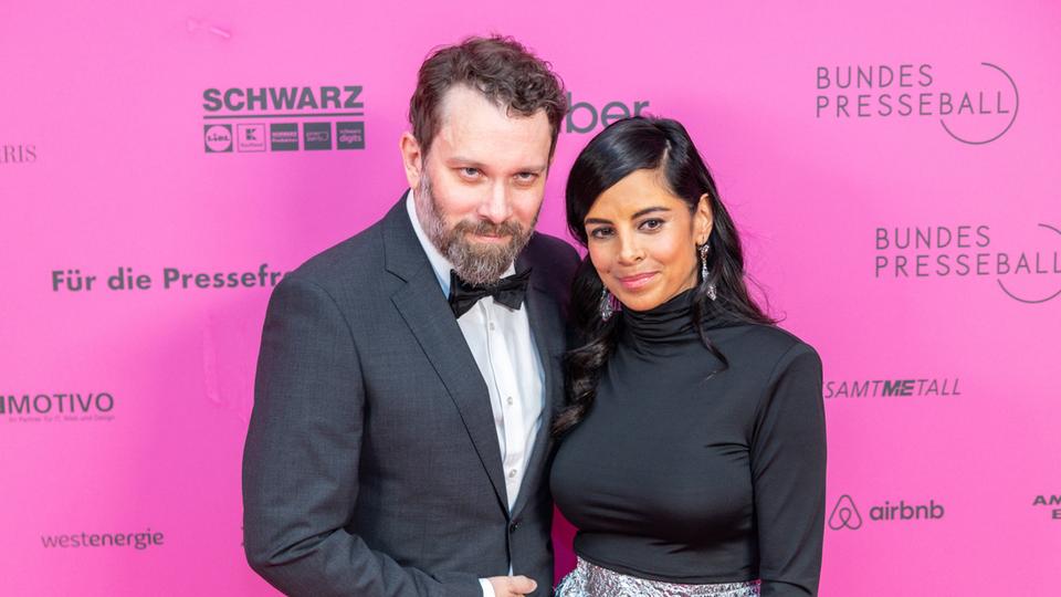 Collien Fernandes: Mit Hautausschlag auf Dating-Apps - die 44-Jährige ...