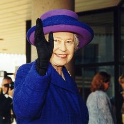 Queen Elizabeth - Das planen König Charles und Königin Camilla zum 100 ...