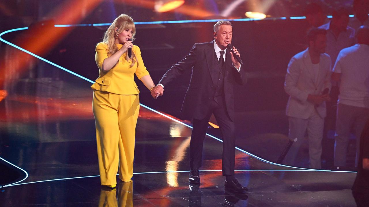 Bei TV Auftritten - Schlager Star Roland Kaiser bringt Sängerin Maite ...