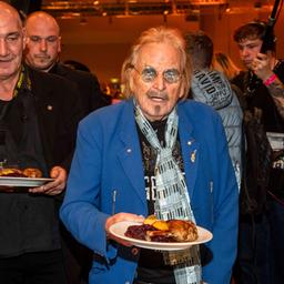 Drew Barrymore über Liebe, E T und wie Keanu Reeves das Leben der ...