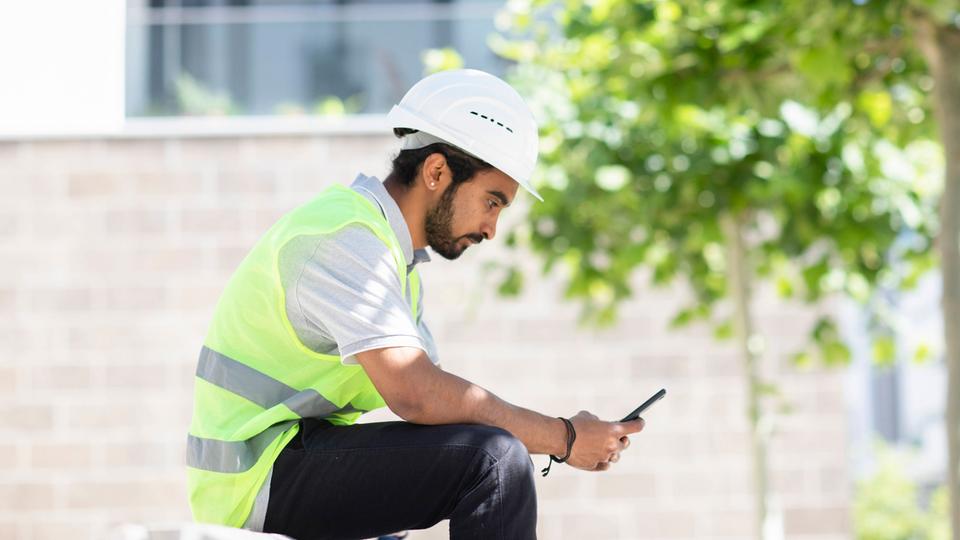 Hitze am Arbeitsplatz und im Büro: Hitzefrei, Arbeitgeber und Pflichten ...