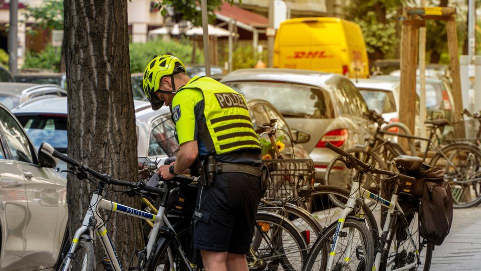 Hitze am Arbeitsplatz und im Büro: Hitzefrei, Arbeitgeber und Pflichten ...