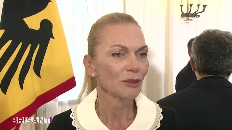 Bundesverdienstkreuz für Anna Loos und Philipp Lahm | brisant.de