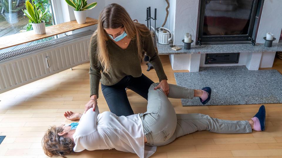 Erste Hilfe leisten: Ersthelfer am Unfallort - Das muss man im Notfall wissen | brisant.de