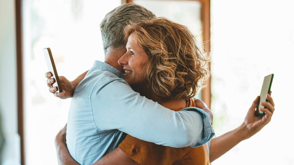 Handysucht bei Kindern und Jugendlichen: Anzeichen und Test | brisant.de