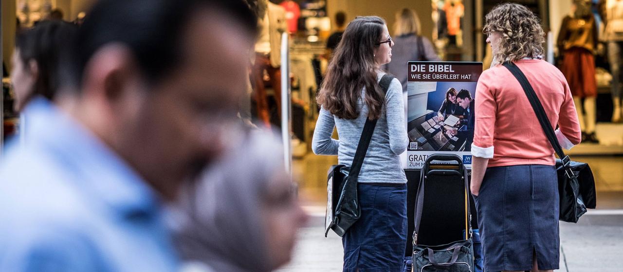 Zeugen Jehovas - Sekte oder nicht? Woran sie glauben, wie viele ...