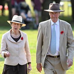Prinzessin Kate hinterlässt bewegende Botschaft zwischen 30 000 Rosen ...