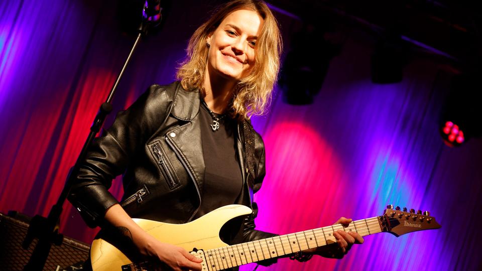 Lucy Diakovska verliebt: So erfolgreich ist ihre neue Freundin Yasi ...