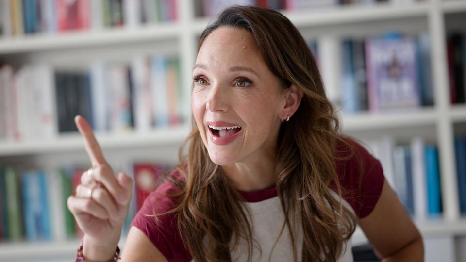 "Ich war überall schwanger" Carolin Kebekus: Neues Buch über ihr Baby ...