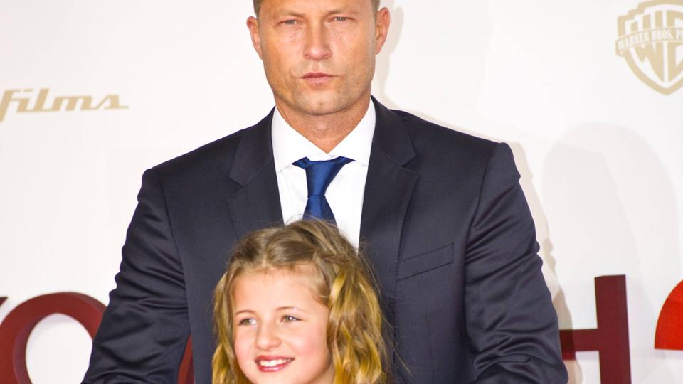 Emma Schweiger hat Rückhalt von Papa Til Schweiger - nun startet sie ...